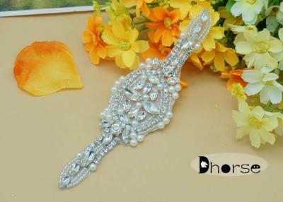 China Appliques feitos sob encomenda de cristal frisados com pérola, Appliques perlados do cristal de rocha do vestido de casamento à venda