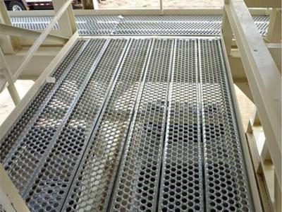 中国 電流を通された鋼鉄PERF Oのグリップの板の格子、穴があいた金属スクリーンの反スリップ 販売のため