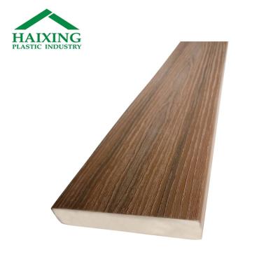 Cina Palle in legno-plastico composito con tappo per ambienti esterni in vendita