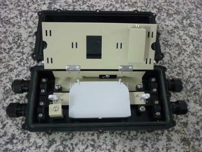 KCO-GJS114 fiber optic splice closure box internal view with splice trays and cable management