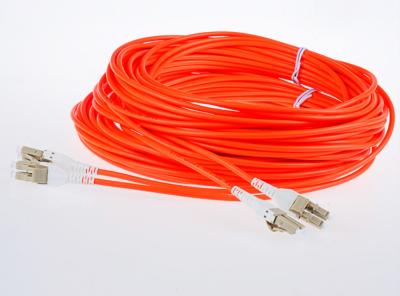 China MM Multimodo Simplex Fibra Óptica con cordón de parche WAN para la transmisión de datos en venta