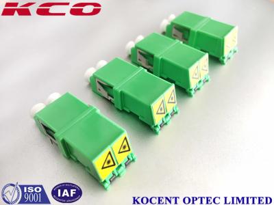 Chine Vert optique automatique du duplex LC/APC PBT d'adaptateur de fibre de chapeau de volet sans bride à vendre