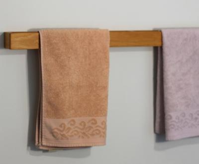 Chine Comme votre demande en bois de la salle de bain porte-serviettes en bois de la salle de bain papier toilette étagère murale à vendre