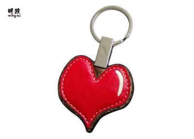 Cina Anello portachiavi di cuoio rosso del cuore, anello portachiavi personale di progettazione dell'amante in vendita