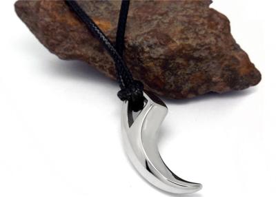 Cina Collana del pendente dell'acciaio inossidabile di modo, collana del pendente del dente del lupo in vendita
