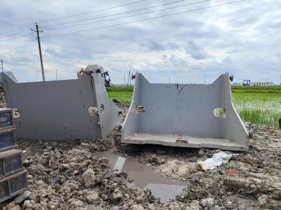 Κίνα Χρησιμοποιημένος ερπυστριοφόρος γερανός Sany 2020, ο ZCC9800W, έχει κύρια μπούμα 159 μέτρων και μπούμα 7 μέτρων, αντίβαρο κύριου πλαισίου 270 τόνων και αντίβαρο 300 τόνων. Έχει χρόνο λειτουργίας 1.700 ωρών και είναι σε προς πώληση