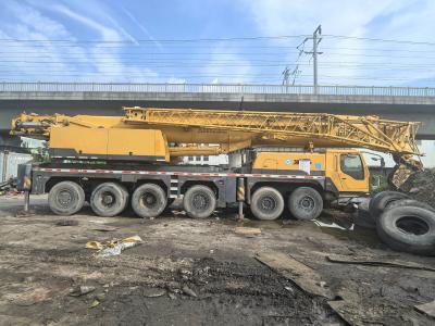 Cina Gru XCMG Usata del 2013, la XCT100, ha un braccio di 64 metri, un jib di 18 metri, un contrappeso di 31 tonnellate, 3540 ore di funzionamento e 26.369 km di chilometraggio. È in eccellenti condizioni di lavoro. in vendita