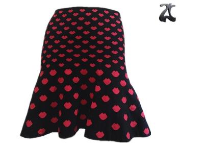 Cina Tiri le donne di stile tricottano l'alta vita delle gonne, tricottano il cuore di rosa del modello del jacquard della gonna dell'increspatura in vendita