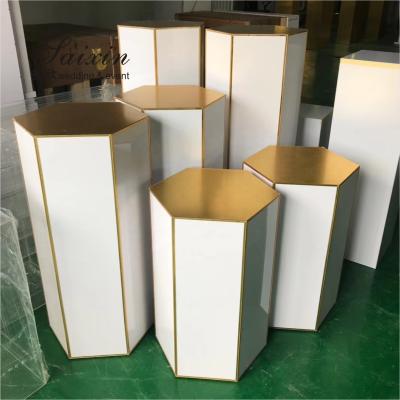 중국 Factory wholesale square gold side white  acrylic pedestal columns for wedding event 판매용