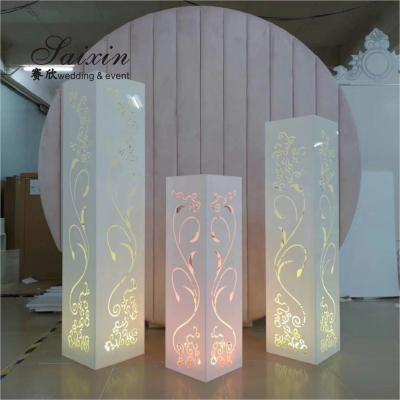 중국 Factory wholesale square gold side white  acrylic pedestal columns for wedding event 판매용