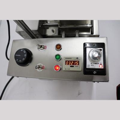 Chine Rangée simple à cuire commerciale Mini Donut Machine automatique de machines de casse-croûte d'équipement à vendre
