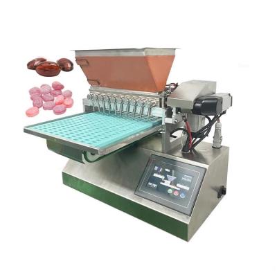 Chine Tableau haut production de gelée de multivitamines mini déposant de gomme caramel petit bonbons faire machine prix à vendre