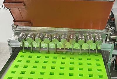 Chine Tableau haut production de gelée de multivitamines mini déposant de gomme caramel petit bonbons faire machine prix à vendre