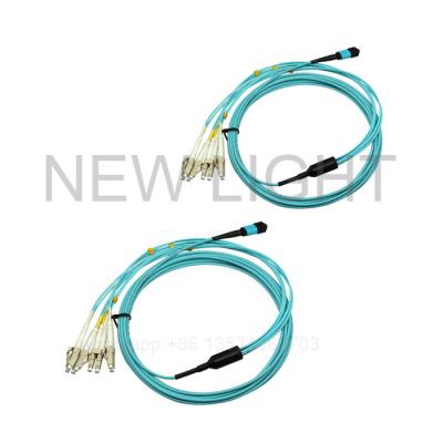 Chine Femelle de la veste de PVC 12F au câble du mâle 3.5mm OM3 OM4 MPO MTP à vendre