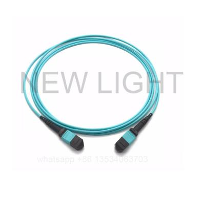Chine Femelle de la veste de PVC 12F au câble du mâle 3.5mm OM3 OM4 MPO MTP à vendre