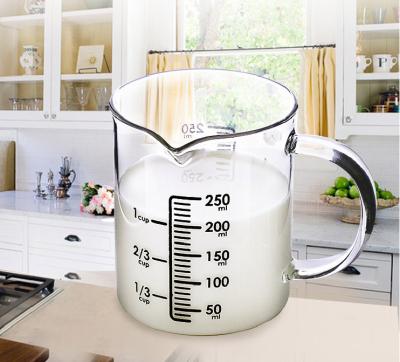 Cina 250ml 500ml ha graduato la cassaforte della testa della stufa dell'insieme della tazza del vetro borosilicato in vendita