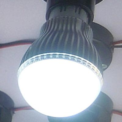 Cina Il watt 110v, 120v, globo dell'alluminio 5 di 240v LED accende BulbsWith 2700K - 6400K in vendita