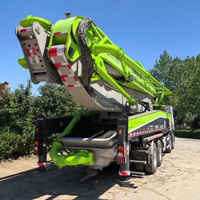 China ZOOMLION 56X-6RZ bomba de hormigón montada en camión con 56M boom y motor diesel 4141 para la entrega de hormigón de alta eficiencia en venta