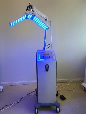 Chine Machine de beauté de l'oxygène de traitement de peau de jet pour l'amélioration de texture de peau à vendre