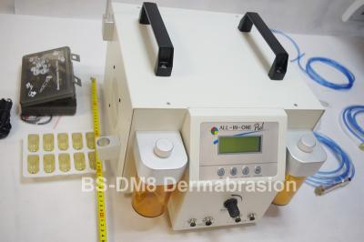 Chine Cristal 4 dans 1 machine de Microdermabrasion de diamant, machine hydraulique de peau de jet de l'oxygène de peau à vendre
