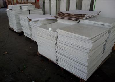 Cina Piastrelle per pavimento su ordinazione del quarzo mattonelle grigio chiaro della parete di pietra del quarzo dello specchio di 300mm x di 300 in vendita