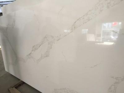 Cina Come pietra brillante del contatore di cucina della vena di Calacatta Nuvo il quarzo ha basato la pietra in vendita