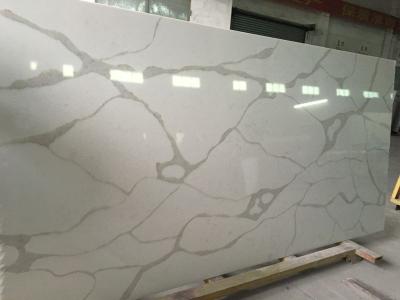 Cina Il quarzo bianco di stupore di Calacatta ha costruito la pietra lucidata smerigliatrice in vendita