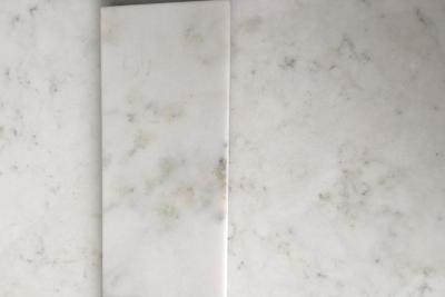 Cina Cima su misura di vanità della pietra del quarzo della vena del marmo dell'oro per le cime del tavolo da pranzo in vendita