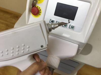 China Q Switched Nd Yag Laser Pigmentation Removal Machine , Mini Tattoo Removal Laser Machine for sale