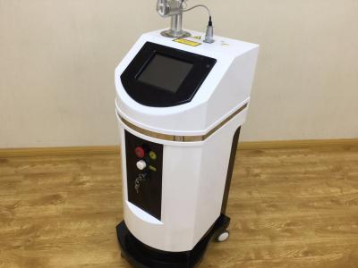 Cina La macchina frazionaria del trattamento del laser di CO2 per Vaginal Laxity/sfregia la rimozione di rimozione in vendita
