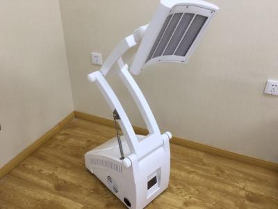 Cina Il dispositivo infrarosso professionale TGA di cura di pelle di terapia della luce di 7 colori LED ha approvato in vendita