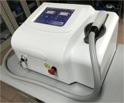 Cina Macchina di depilazione del laser a diodi del salone 810nm, macchina piena di Epilation dei capelli del corpo in vendita