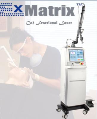 Cina Laser frazionario Vaginal Tightening Machine del laser di FDA della cicatrice di rimozione di CO2 medica della macchina in vendita