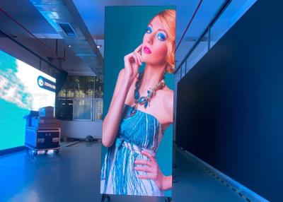 China Pantalla de anuncios vertical P2.5 Pantalla LED de interior inteligente de tono pequeño 1R1G1B HD en venta