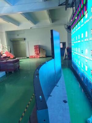 중국 연약한 단위 가동 가능한 LED 스크린, 원통 모양 란을 위한 구부려진 지도된 전시 실내 P4 판매용