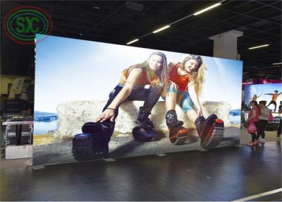 China Ecrã LED colorido interior sem valor se encaixa na parede com estrutura de quadro à venda
