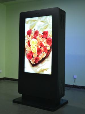Cina Totem all'aperto a 55 pollici di Digital, esposizione LCD dei lati del doppio IP65 per la pubblicità in vendita