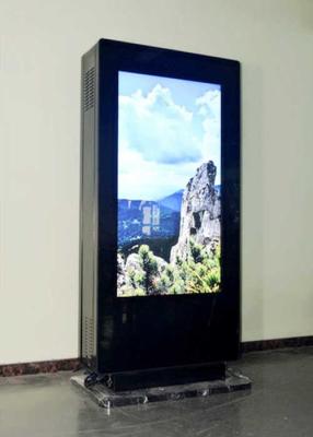 Cina Totem luminoso di pubblicità IP65 del fronte doppio all'aperto a 65 pollici di Maxbright alto in vendita