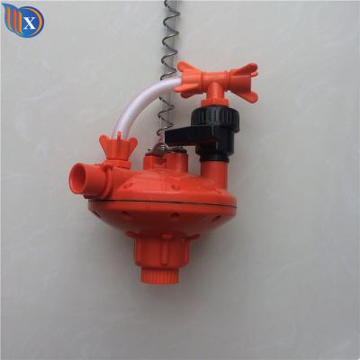 Cina Linee beventi valvola del pollame del regolatore di pressione dell'acqua del pollo in vendita