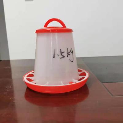 Cina Bevitore di plastica dell'alimentatore del pollame 1.5kg dell'acqua del pollo in vendita