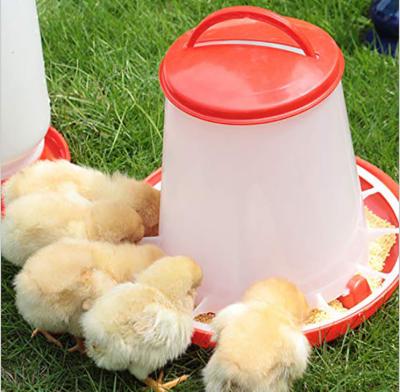 中国 家禽鍋のバケツ3kg 6kgの水酒飲みのためのプラスチック鶏の送り装置 販売のため