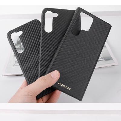 Cina Casse per cellulari Logo personalizzato in fibra di carbonio Copertura in pelle vera per Samsung S22 S23 in vendita