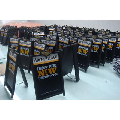 Cina Desktop A Frame Rewriteable Blackboard Mini Desk Standing Menu Holder Display For Restaurant And Bar in vendita