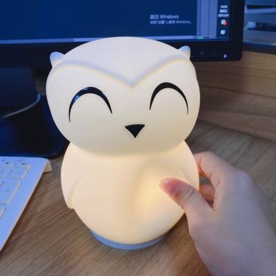 Chine Lampe de nuit en silicone à changement de couleur et à faible intensité à vendre