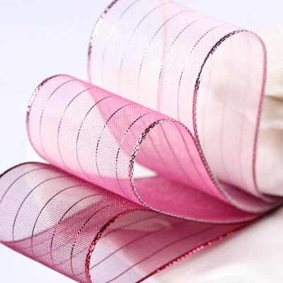 Chine Ruban d'organes en polyester à lignes dorées de 10 mm à 25 mm pour l'emballage des cadeaux et des boîtes à vendre