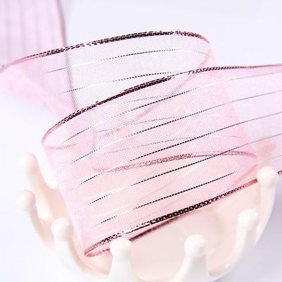 Chine Ruban d'organes en polyester à lignes dorées de 10 mm à 25 mm pour l'emballage des cadeaux et des boîtes à vendre