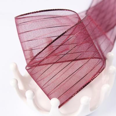 Chine Ruban d'organes en polyester à lignes dorées de 10 mm à 25 mm pour l'emballage des cadeaux et des boîtes à vendre