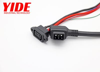 中国 耐久4PIN +2 PINのオートバイの電気コネクタ20Aは防水する 販売のため