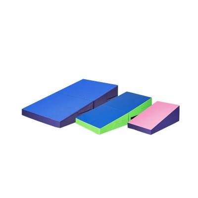 중국 넘어지는 접힌 체육관 매트  지퍼 실은 34개 X24 X14 