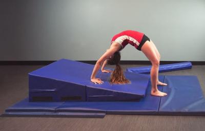 Chine Bon marché doucement pliable   Tapis de gymnastique de pente de tissu de vinyle exportés vers l'Australie à vendre